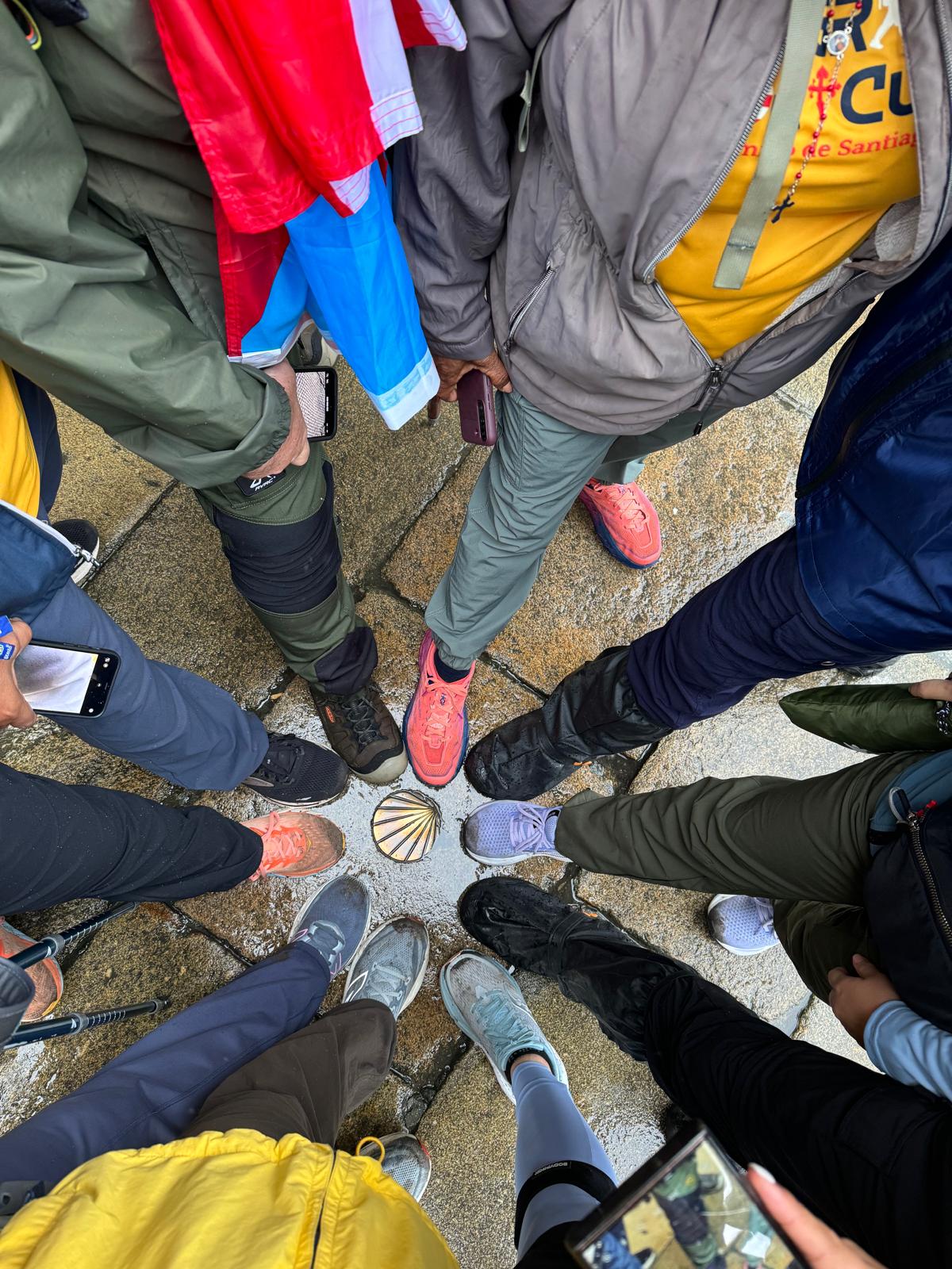¿Es mejor hacer el Camino de Santiago solo/a o en grupo?